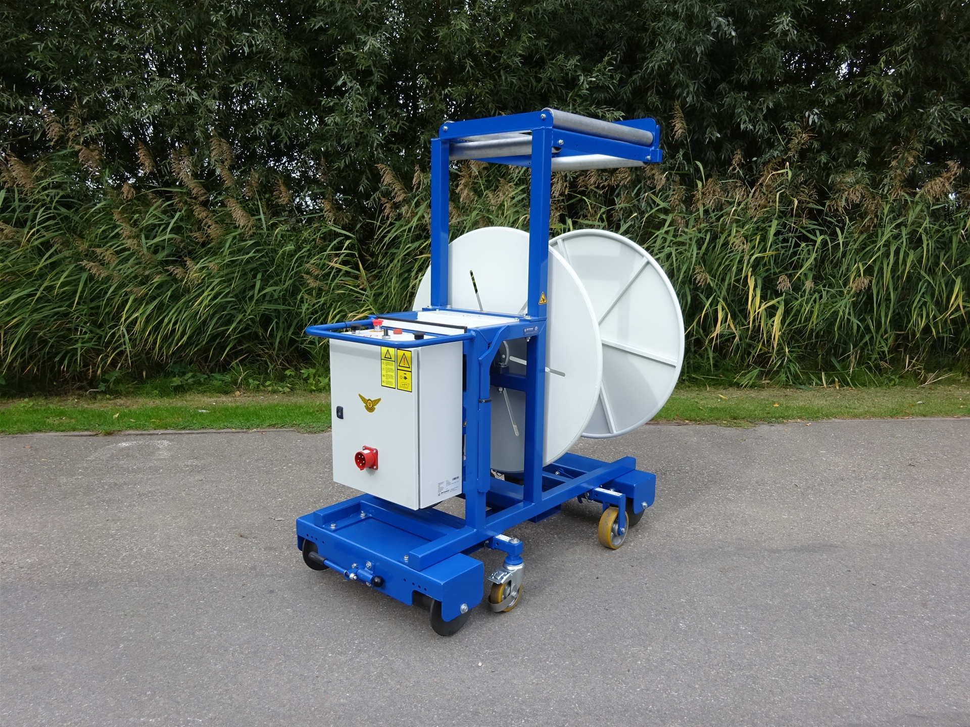 ACE Rollers easy rolling up of film and screen cloth - Weterings ...